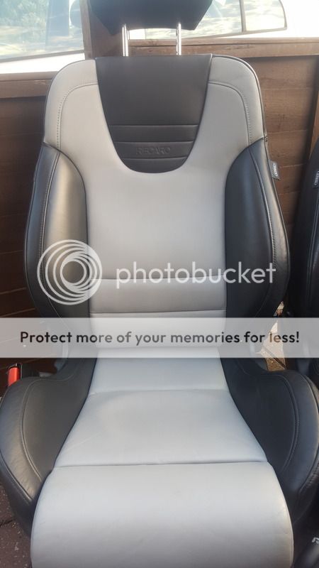 Two-tone grey R53 heated Recaro seats | MiniTorque.com