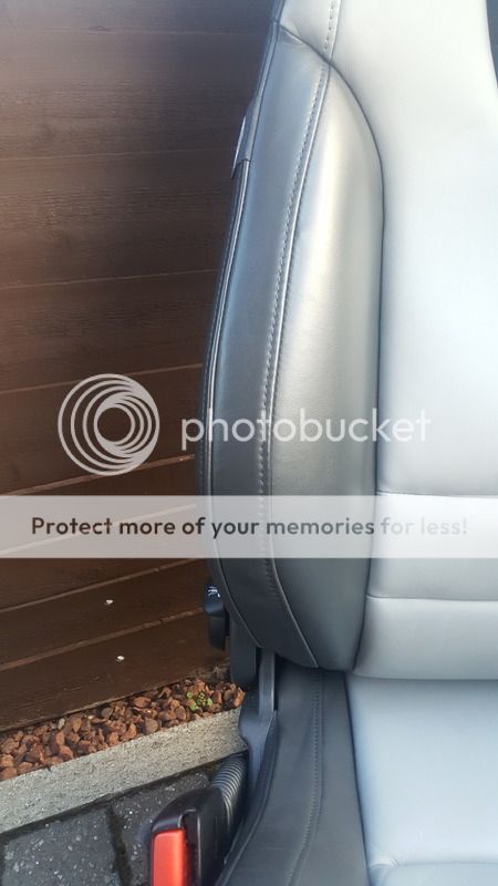 Two-tone grey R53 heated Recaro seats | MiniTorque.com