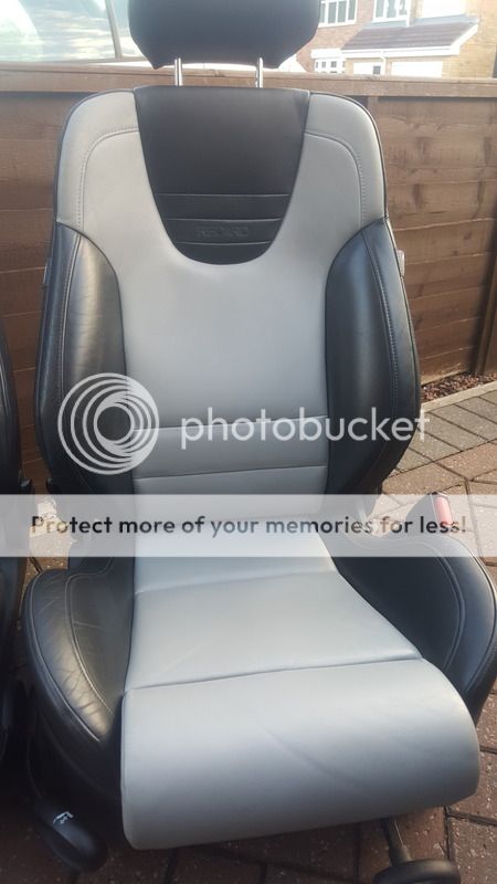 Two-tone grey R53 heated Recaro seats | MiniTorque.com
