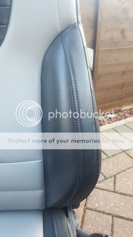 Two-tone grey R53 heated Recaro seats | MiniTorque.com